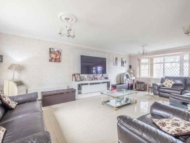 For Sale 4 Bedroom House Iver Buckinghamshire DLS100426552