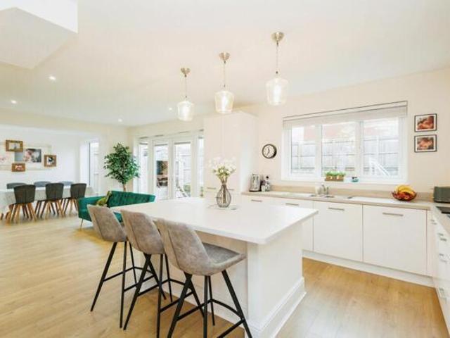 For Sale 4 Bedroom House Oldham Oldham DS98800744