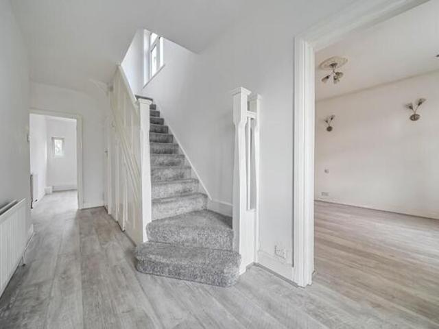 For Sale 4 Bedroom House Londres Greater London DLS100096952