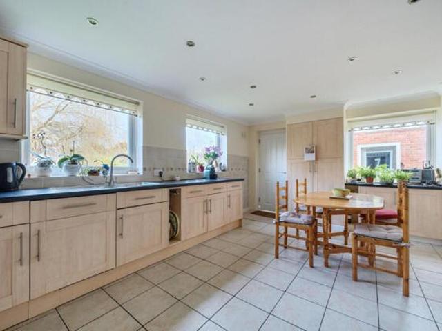 For Sale 4 Bedroom House Maidenhead Windsor And Maidenhead DLS100502993