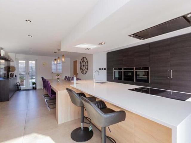 For Sale 4 Bedroom House Maidenhead Windsor And Maidenhead DS101674848