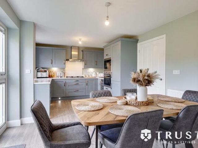 For Sale 4 Bedroom House North Yorkshire Leeds DS101892082