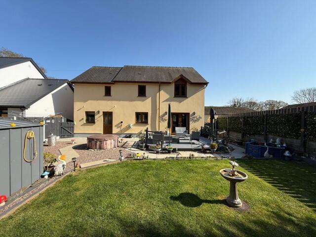 For Sale 4 Bedroom House Newcastle Emlyn Carmarthenshire DLS101892090