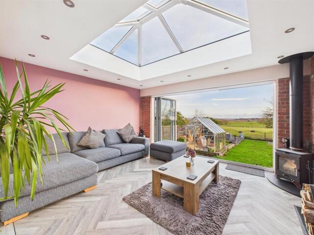 For Sale 4 Bedroom House Smalley Smalley DLS99773549