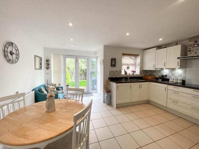 For Sale 4 Bedroom House Stapleford Stapleford DS100733546