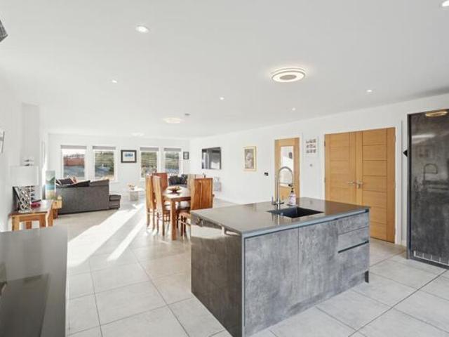 For Sale 4 Bedroom House Stirling Stirling DS101278247