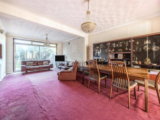 For Sale 4 Bedroom House Surbiton Greater London DLS98612385