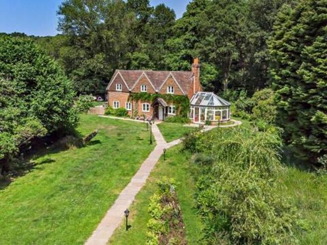 For Sale 4 Bedroom House Surrey Great London DLS98612531