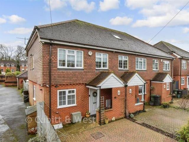 For Sale 4 Bedroom House Surrey Great London DLS101796832