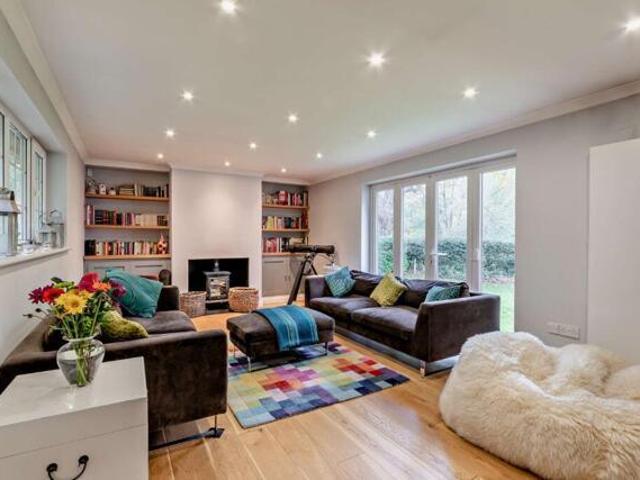 For Sale 4 Bedroom House Surrey Great London DLS101796988
