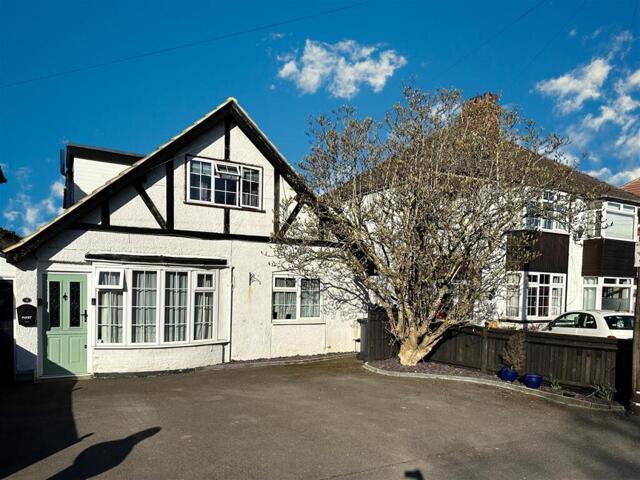 For Sale 4 Bedroom House Surrey Great London DS99315384