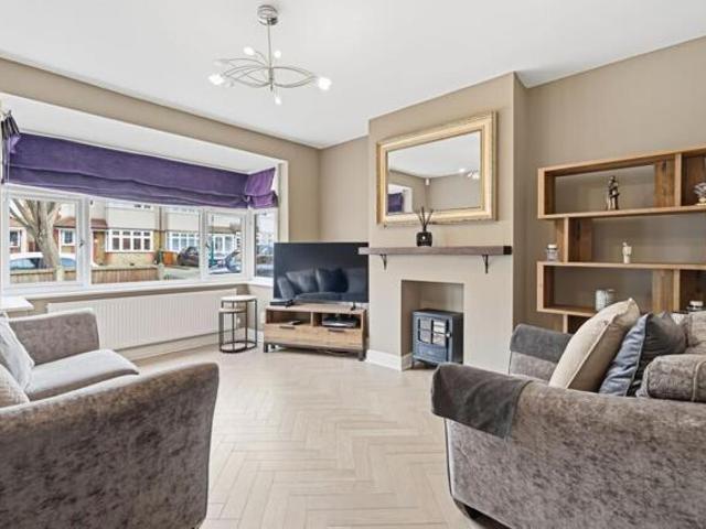 For Sale 4 Bedroom House Surrey Greater London DLS99952270