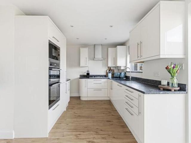 For Sale 4 Bedroom House Surrey Greater London DS101025323