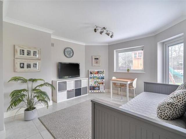 For Sale 4 Bedroom House Surrey Surrey DLS99986656