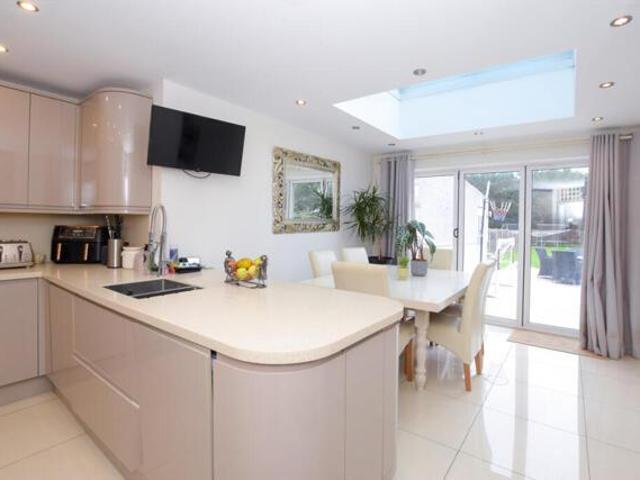 For Sale 4 Bedroom House Surrey Surrey DS99773818