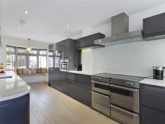For Sale 4 Bedroom House Surrey Surrey DS99773958