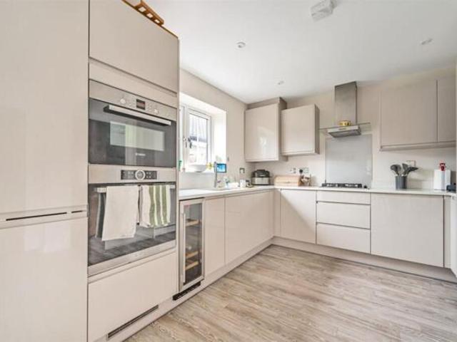 For Sale 4 Bedroom House Surrey West Sussex DLS101059694