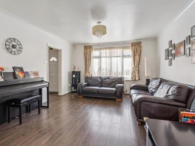 For Sale 4 Bedroom House Pinner Greater London DLS98903533