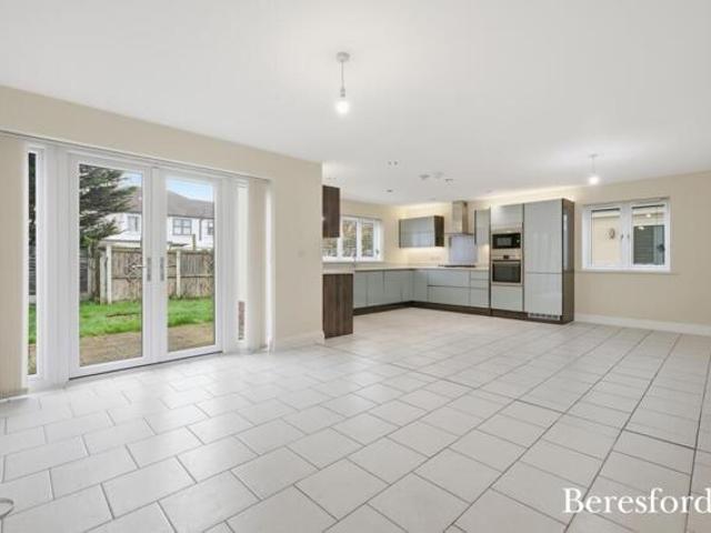 For Sale 4 Bedroom House Romford Greater London DS101996113