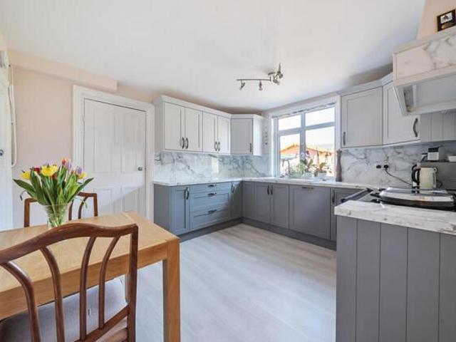 For Sale 4 Bedroom House Romsey Hampshire DLS101059757