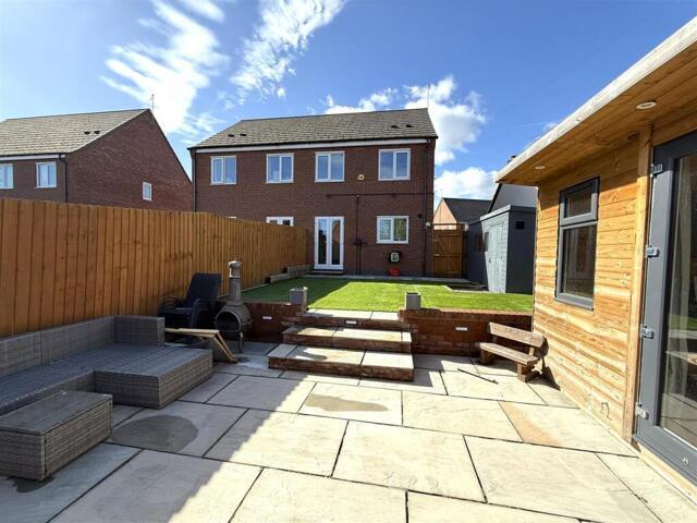 For Sale 4 Bedroom House Rugeley Staffordshire DS100614864