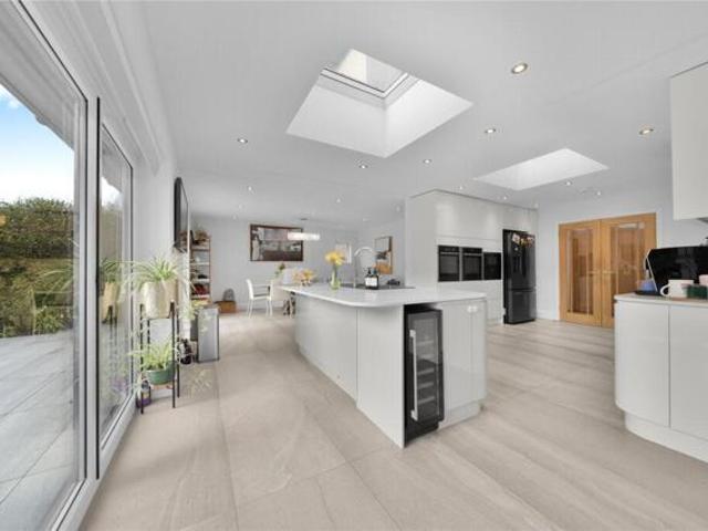 For Sale 4 Bedroom House Woking Surrey DLS100614841