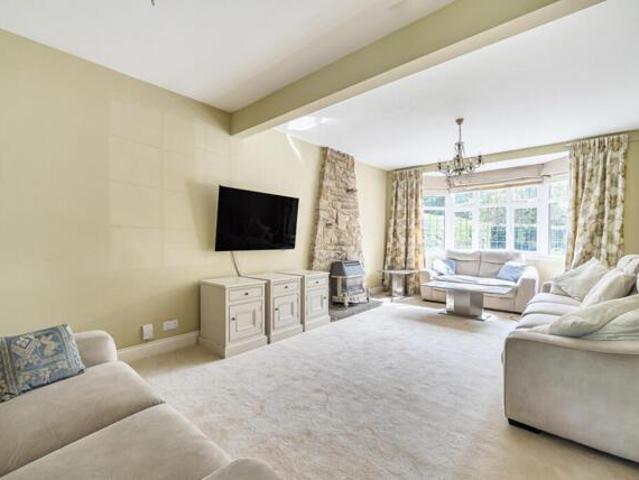 For Sale 4 Bedroom House Woking Surrey DLS101678126
