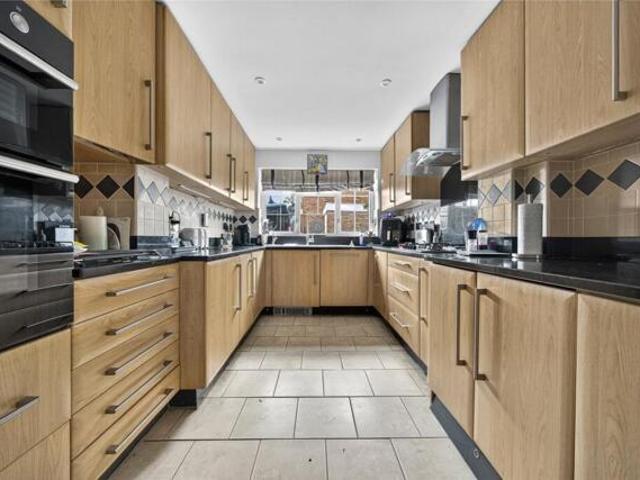 For Sale 4 Bedroom House Woking Surrey DLS101797061