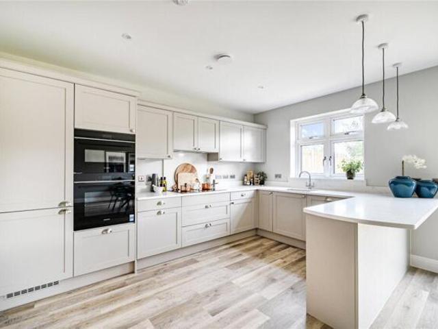 For Sale 4 Bedroom House Woking Surrey DS100881576
