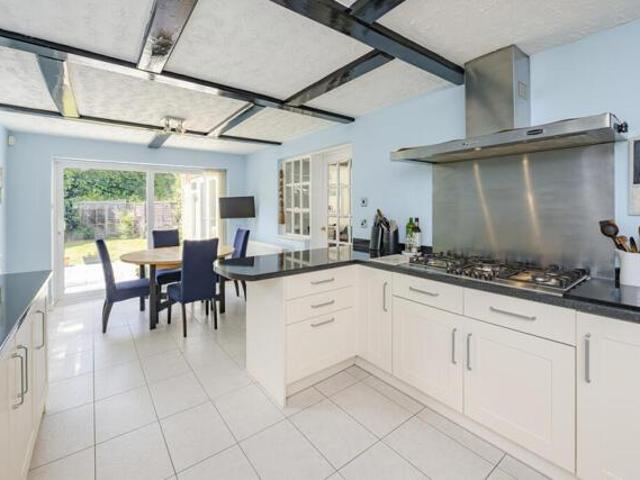 For Sale 4 Bedroom House Woking Surrey DS101892345