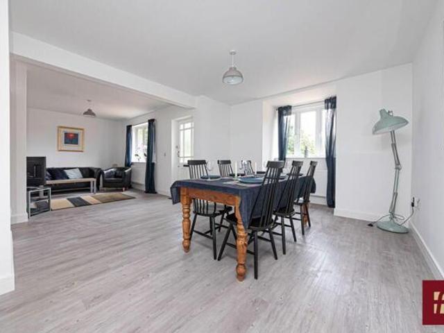For Sale 4 Bedroom House Wokingham Berkshire DLS101674828