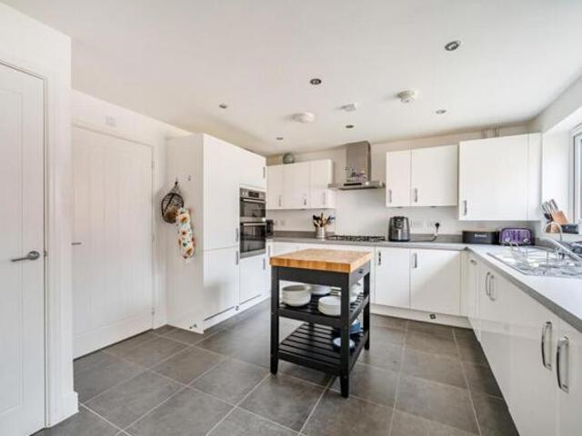 For Sale 4 Bedroom House Woodley Berkshire DLS100786442
