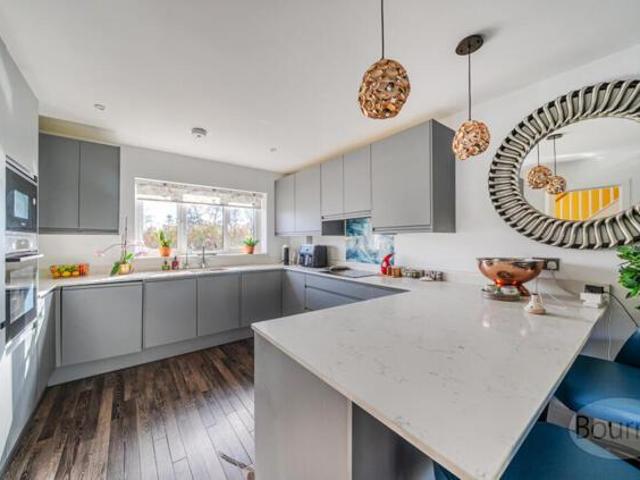 For Sale 4 Bedroom House Walton On Thames Surrey DS101168666