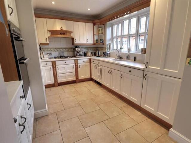 For Sale 4 Bedroom House Weston Cheshire DS100366359