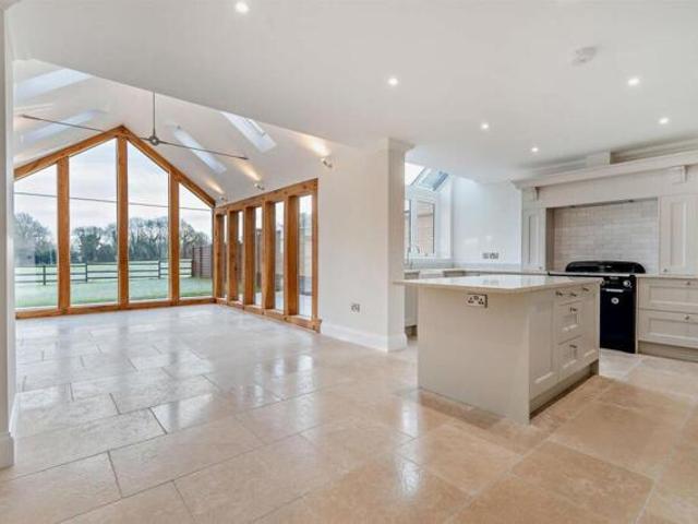 For Sale 4 Bedroom House Wing Buckinghamshire DLS98545669