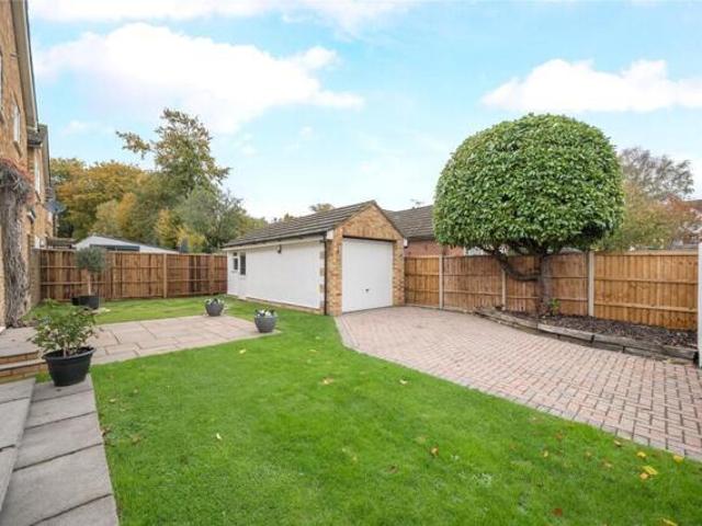For Sale 4 Bedroom House Windlesham Surrey DS98119082
