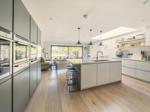For Sale 4 Bedroom House Windsor Windsor And Maidenhead DLS98834626