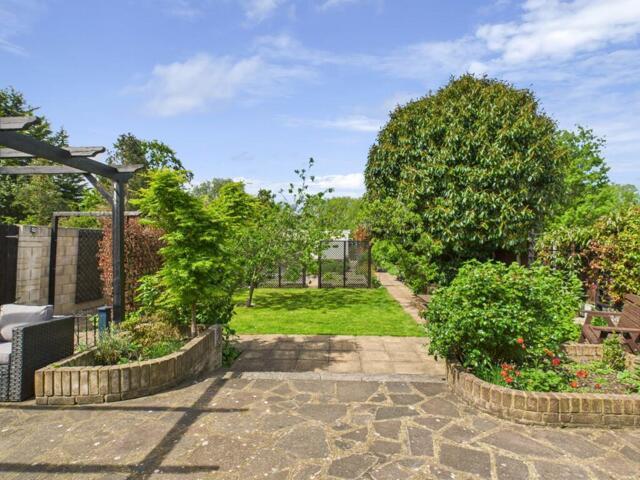 For Sale 4 Bedroom House Wraysbury Surrey DLS100456783