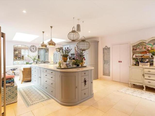 For Sale 4 Bedroom House Tunbridge Wells Kent DS101168660