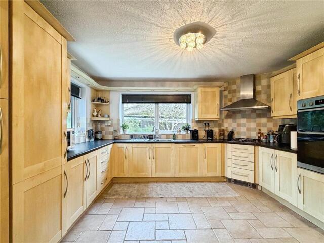 For Sale 4 Bedroom House Yateley Hampshire DLS98930222