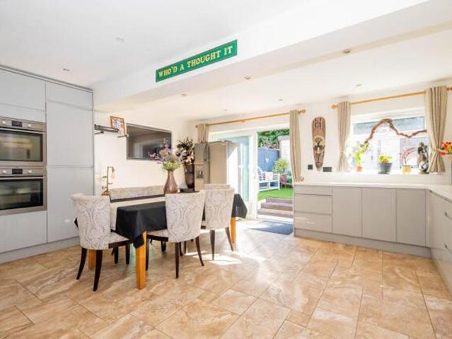 For Sale 4 Bedroom House Yateley Hampshire DS101677489