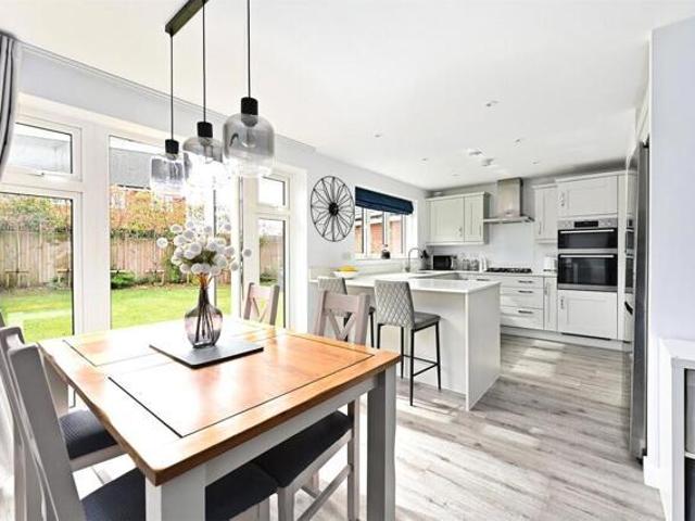 For Sale 4 Bedroom House Yateley Hampshire DS101777615