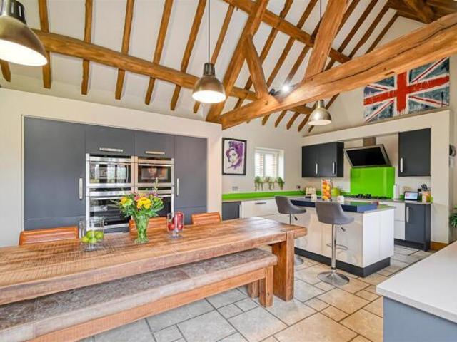 For Sale 4 Bedroom Shared Living/roommate Pattingham Pattingham DS99608570