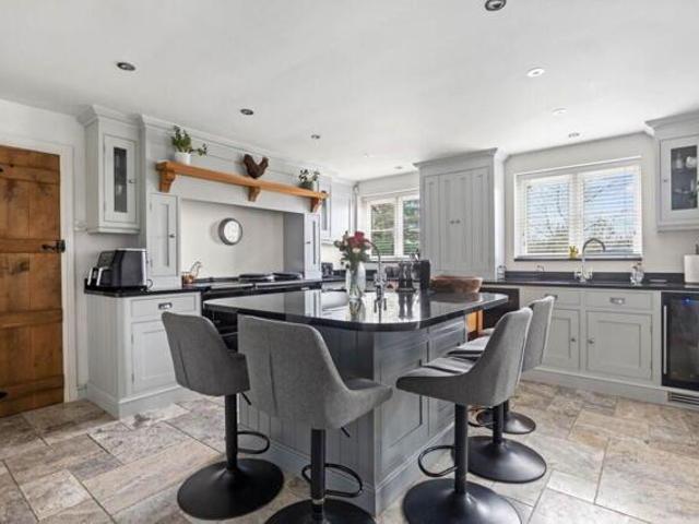 For Sale 4 Bedroom Shared Living/roommate Pershore Pershore DLS101025568