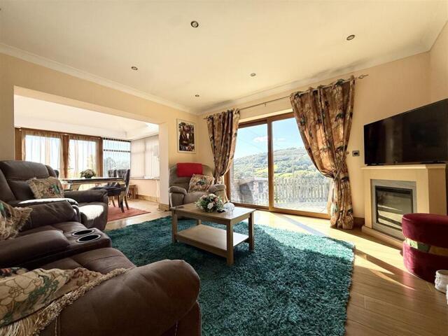 For Sale 4 Bedroom Shared Living/roommate Pontarddulais Pontarddulais DS100615067