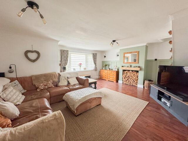 For Sale 4 Bedroom Shared Living/roommate Rochford Essex DS101379185