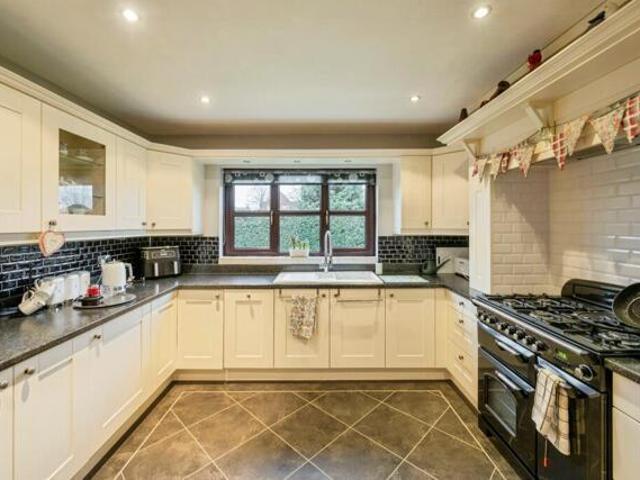 For Sale 5 Bedroom Bungalow Hatfield Woodhouse Hatfield Woodhouse DLS99840580