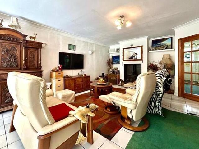 For Sale 5 Bedroom House Camberley Surrey DLS100953474