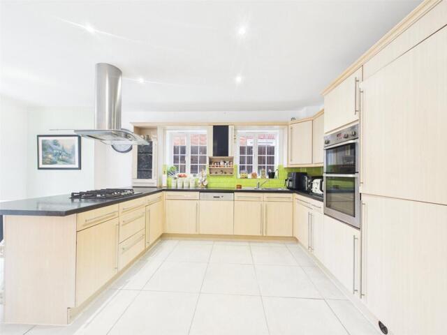 For Sale 5 Bedroom House Gloucester Gloucestershire DS99773622