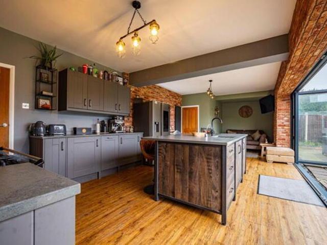 For Sale 5 Bedroom House Derbyshire Derbyshire DS101168395